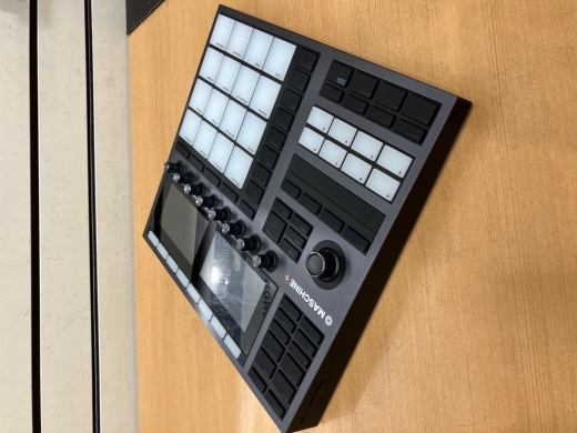 Gear Hunter | Native Instruments - MASCHINE PLUS